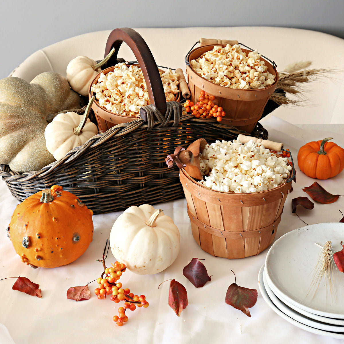 How to Create a Rustic Harvest Table with Popcorn: A Thanksgiving Deco ...